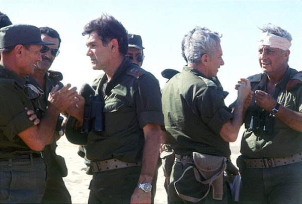Israeli Generals having a brainstorm in Sinai during the Kippur war ...